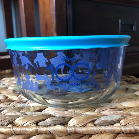 Pyrex | Kitchen | Pyrex Disney 0 Years On Wonder Glass Storage ...